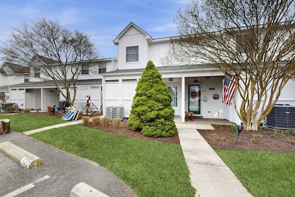 Mallard Lakes Townhouse In Peaceful Community With Pool, Hot Tub, Fishing Pier - Fenwick Island State Park, Fenwick Island