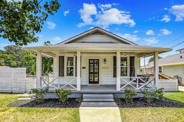 Newly Renovated, Luxury East Hill Home Next To Bayview Park. 15 Min To The Beach - Pensacola, FL