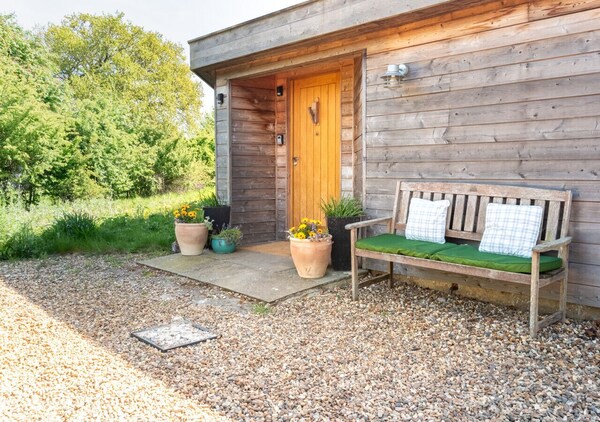 Rumi's Field - Three Bedroom House, Sleeps 6 - Southwold