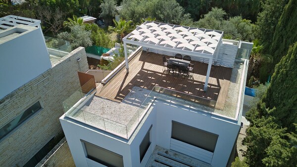 Downtown Villa 2 - Three Bedroom Villa, Sleeps 6 - Kato Paphos