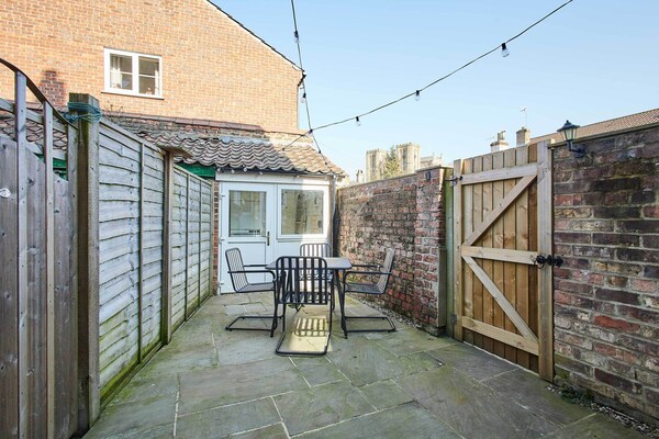 Host & Stay | Wellington Street - Ripon