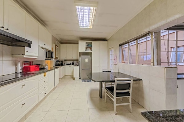 Poolside Room - Muldersdrift