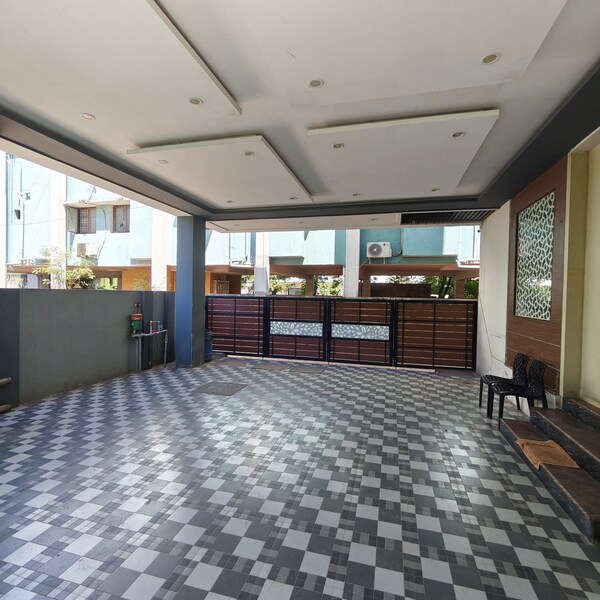 Cozy 2-bedroom Apartment With Ac,furnished Living Space & Fully Equipped Kitchen - Chennai