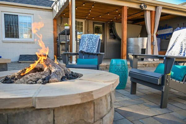 Central Charming Oasis - Hot Tub & Fire Pit - Cherry Creek, CO