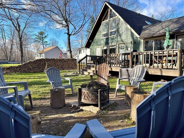 This Cabin Is A 3 Bedroom(s), 2 Bathrooms, Located In Coolbaugh Township, Pa. - Pocono Lake, PA