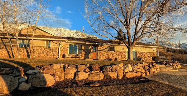 Charming 3-bedroom House Located At The Mouth Of Santaquin Canyon. Amazing Views - Goshen, UT
