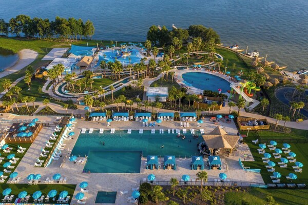 Cozy 2-bedroom Condo On The Water, With Community Pool And Fitness Center. - Conroe
