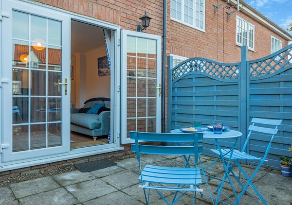 Dunlin Cottage - Two Bedroom House, Sleeps 4 - Snettisham