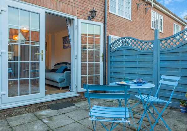 Dunlin Cottage - Two Bedroom House, Sleeps 4 - Snettisham
