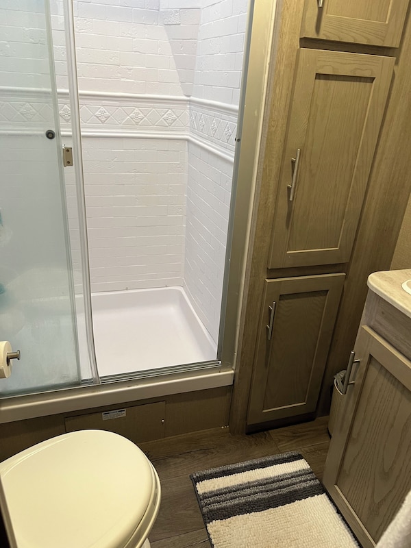 Cozy Campground With Wifi And Ac. Walk To The Charlotte Motor Speedway. - Charlotte, NC