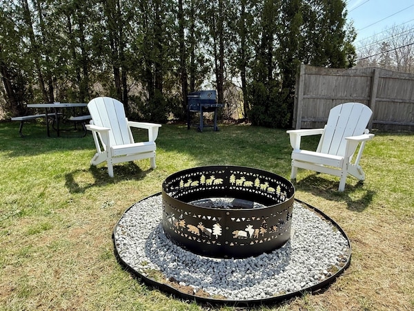 Cozy Cottage Minutes From Acadia National Park & Downtown Bar Harbor - Sleeps 6. - Maine