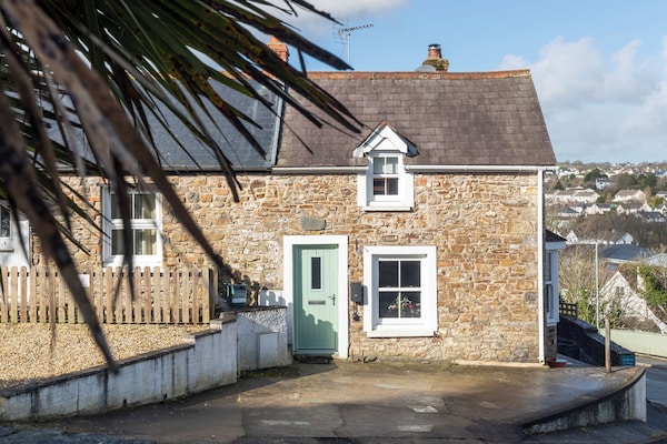 Hill Cottage - Breathtaking Sea Views, Parking - Saundersfoot