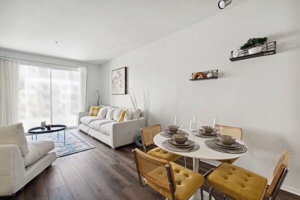 Coastal Retreat: 2bdr Apt In Marina Del Rey  Pool, Gym & Free Parking - Manhattan Beach, CA