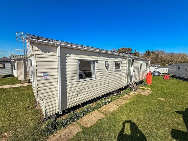 Homely Caravan At Kessingland Beach Holiday Park, Suffolk Ref 90040bc - Kessingland