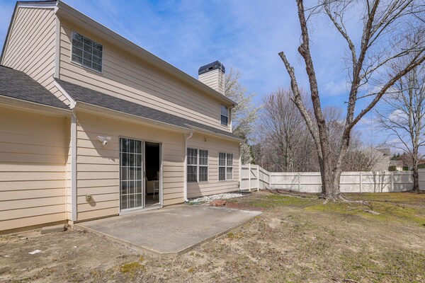 14 Mi To Lake Lanier: Family Home W/ Yard - Flowery Branch, GA