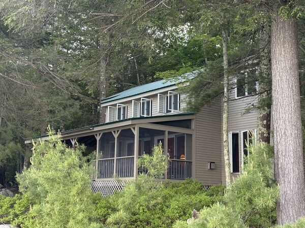 Lake Winnipesaukee Island Retreat Sandy Beach - Gilford, NH
