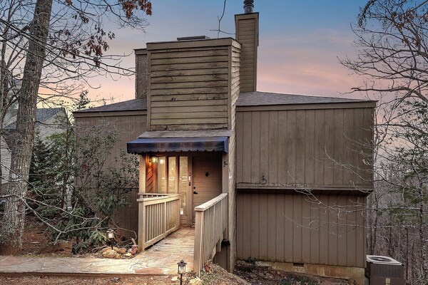3br Paris Mtn Cabin With Fireplace & Scenic Views - Greer, SC