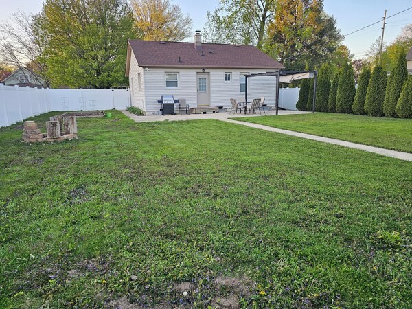 Quiet 2bd 1ba Ranch With Off Street Parkingwalking Distance To Downtown/beach. - Lake Geneva, WI