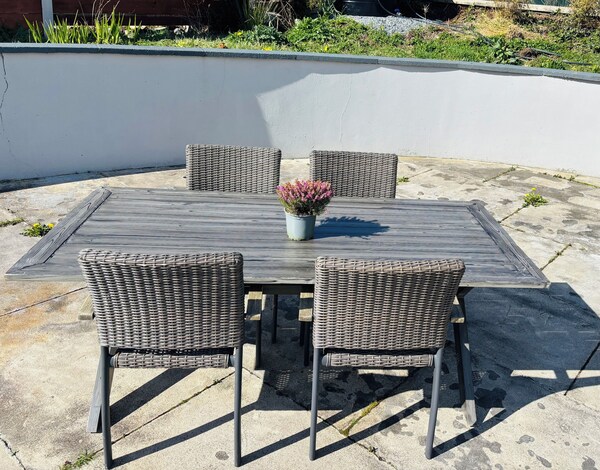 Modern 2 Bedroom House 3 Bathrooms, Sleeps 5 - Clifden