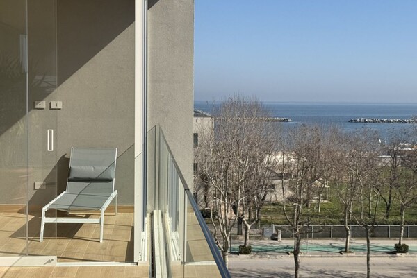 Cn003  Cesenatico, Two-room Apartment Facing The Sea With Panoramic Terrace - Cesenatico