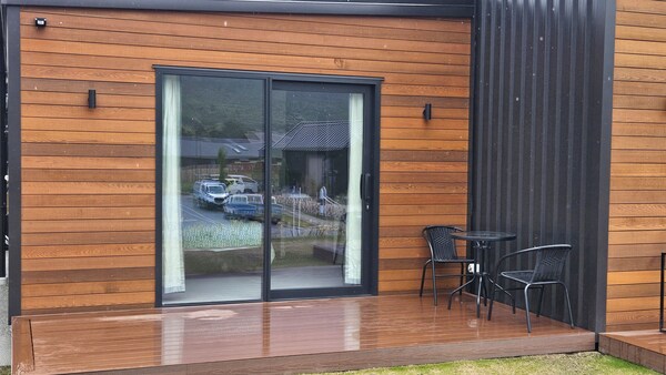 Loop The Loop\nrelax In Our Tranquil Retreat With Breathtaking Views. - Queenstown, New Zealand