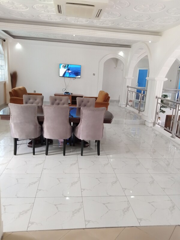 Lovely 2 Bedrooms House Unit 2 - Accra