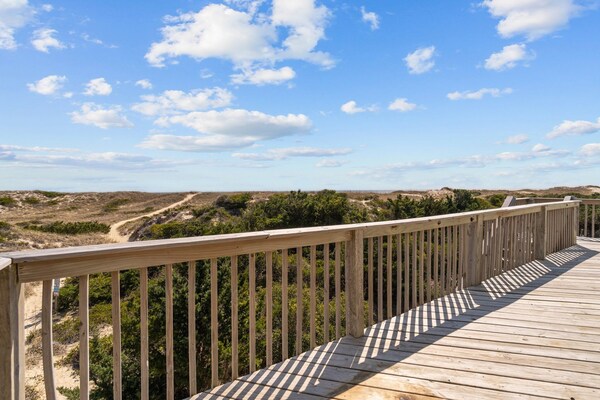 Oceanfront Luxury At Hatteras Bound In Avon, Nc, Featuring 3 Bedrooms & 3 Bathrooms. - Avon, NC