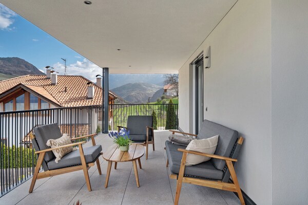 Neueröffnung - Ferienwohnung 'Vinea Guesthouse Terrace': Bergblick, Großzügige Terrasse, Klimaanlage - Klobenstein