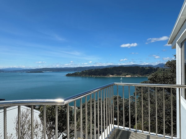 Super Large Seaview House - Wellington