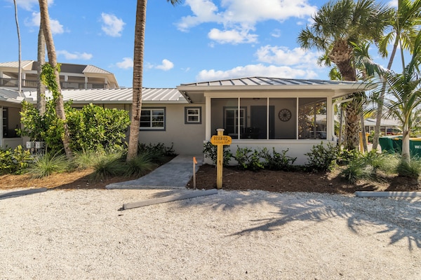 Are You Looking For A Quaint Fishing Village In The Heart Of Captiva Island? - Jensen's Cottage #10 - Captiva, FL