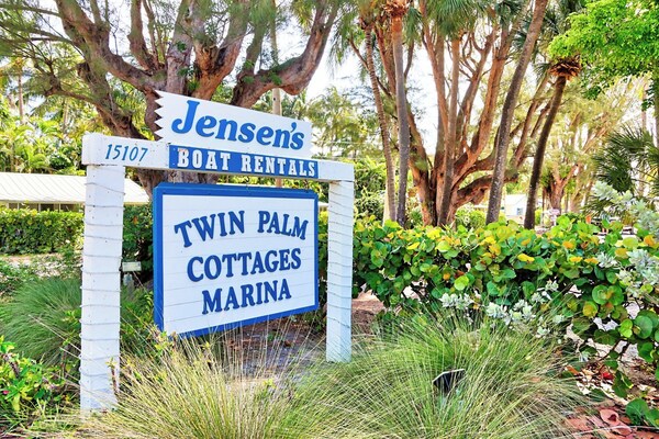 Are You Looking For A Quaint Fishing Village In The Heart Of Captiva Island? - Jensen's Cottage #05 - Captiva, FL