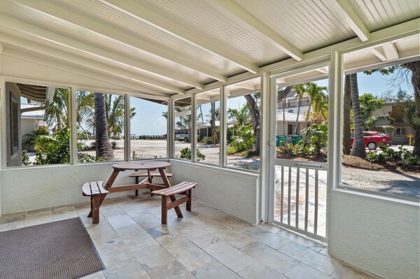 Are You Looking For A Quaint Fishing Village In The Heart Of Captiva Island? - Jensen's Cottage #03 - Captiva, FL