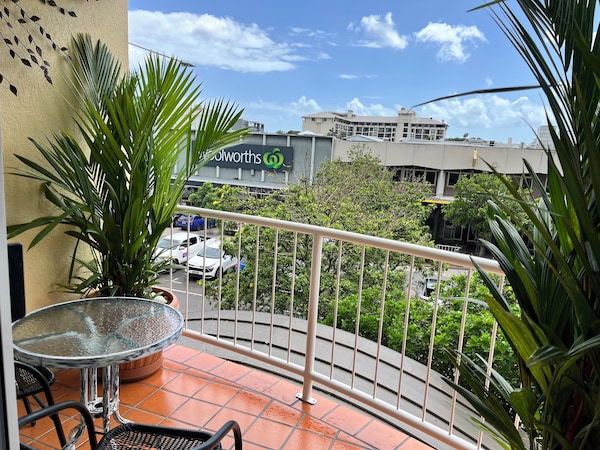 Hidden Gem Apartment In The Heart Of Cairns. Free Parking - Cairns