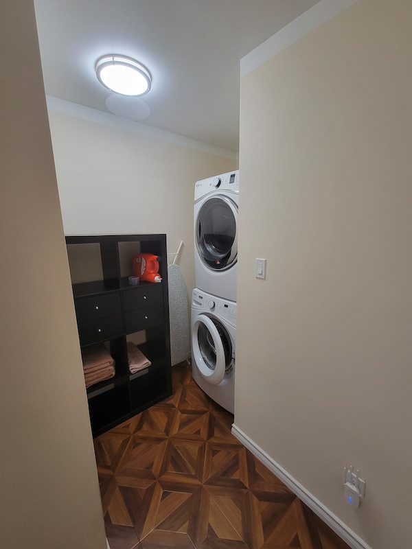 Charming Bungalow In Lovely Richmond Hill With Ac, Wifi - Vaughan