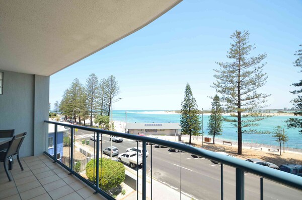 Cerulean Beachfront Apartment - Unit 7 - Bribie Island