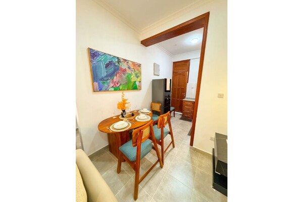 Unique Bohemian Apt 2bedroom,full Ac & Kitchen - Dar es Salaam
