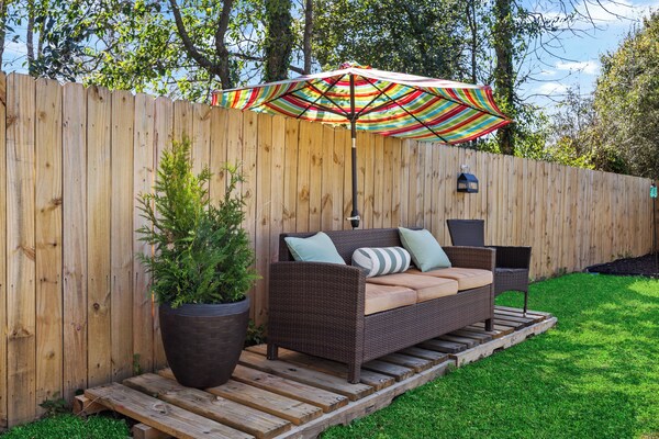 Casa De Jade- 10 Minutes From Downtown, Queen Beds, Hammocks + Coffee Bar - Pensacola, FL