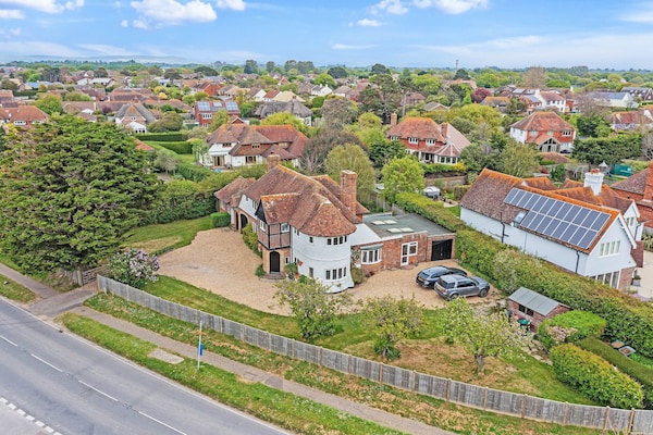 Charming Beach Getaway - Spacious 4br Sunny Garden - Bracklesham Bay