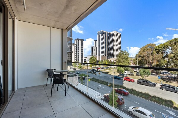 Stylish Urban Retreat With Great Amenities - Canberra