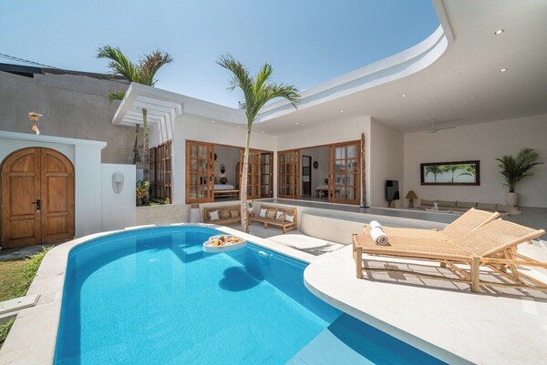 "Biari" Modern & Luxurious 3br  - Canggu Beach - Canggu