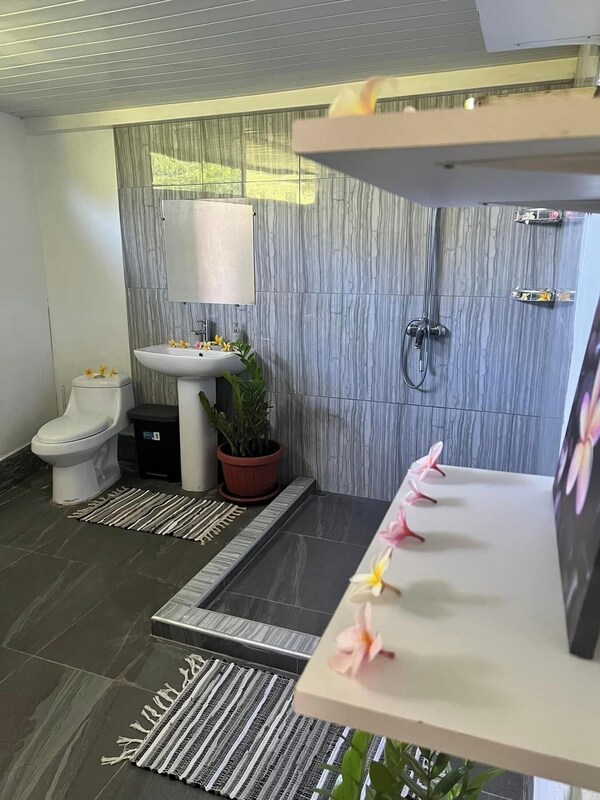 Deane House Large, Fully-equipped Studio Located In The City Center. - Bora-Bora