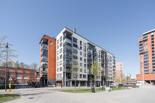 Top Floor 1br Home With Parking, Sauna & Balcony - Tampere