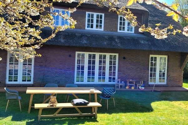 Ferienhaus In Nieblum Mit Schwimmbecken - Norddorf