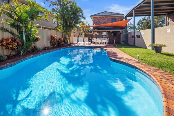 Bright & Airy Apartment Ideal For Families Or Work Crews In Coffs Harbour - Coffs Harbour