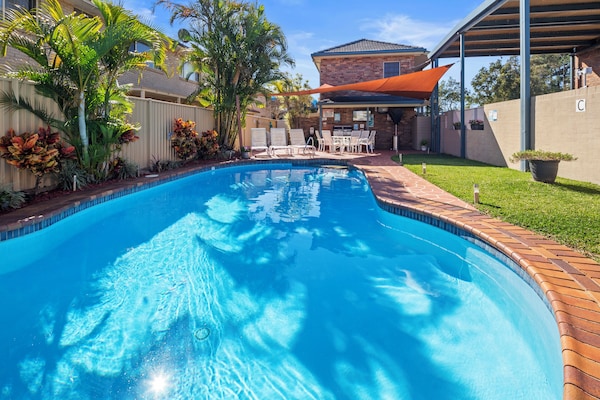 Bright & Airy Apartment Ideal For Families Or Work Crews In Coffs Harbour - Coffs Harbour