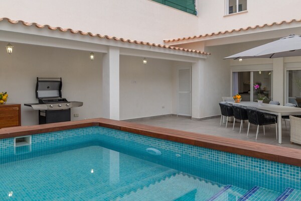 Tastefully-furnished Villa In Mallorca - Palma