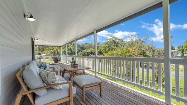 3 Galahs - Sleeps 8 Luxe Riverside Retreat - Coffs Harbour