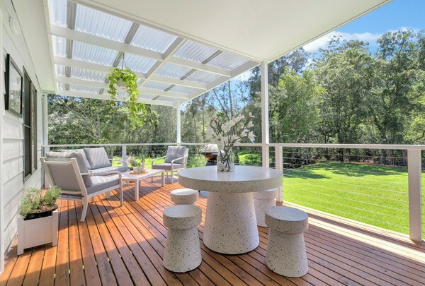Cockatoo - Sleeps 5, Pet Friendly, Luxe Riverside Retreat - Coffs Harbour