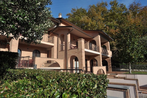 Casa Vacanze Con Piscina Condivisa Ad Assisi - Assisi