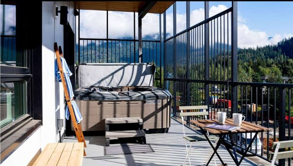 Breathtaking Condo With Panoramic Mountain Views - Revelstoke Mountain Resort